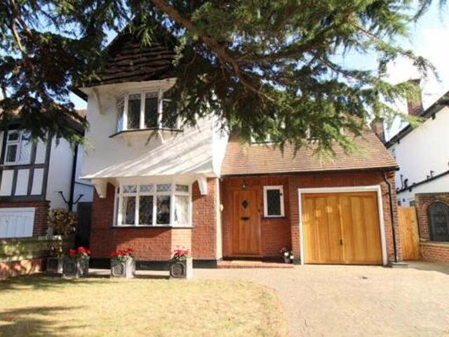 4 Bedroom Detached House For Sale In Hayes, Bromley