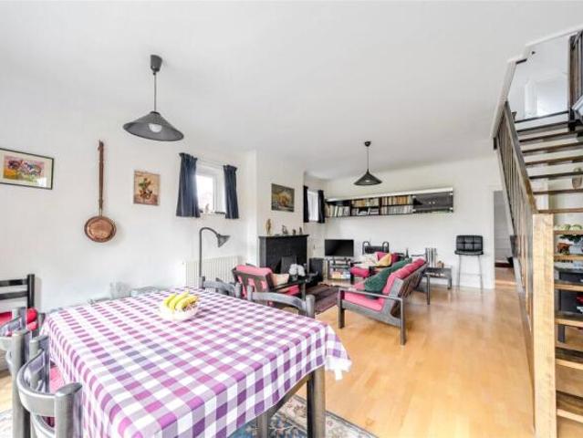 4 bedroom detached house for sale in Hayes Mead Road, Hayes, Bromley, BR2