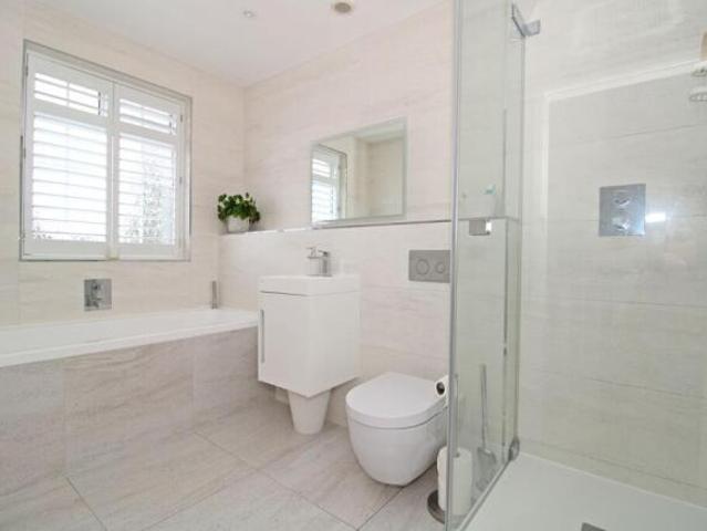 4 bedroom detached house for sale in Hayes Way, Park Langley, Beckenham, BR3