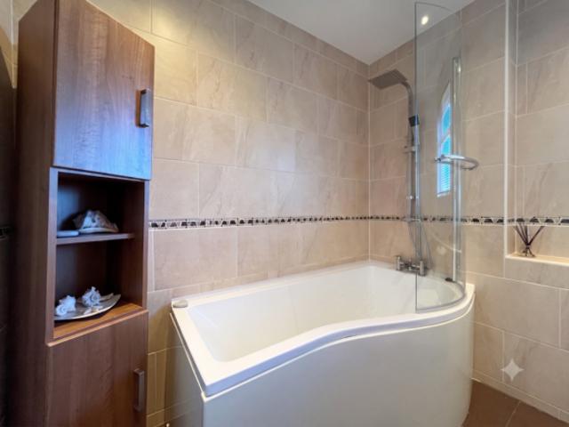 4 bedroom detached house for sale in Hayton Close, Luton, Bedfordshire, LU3 4HD, LU3
