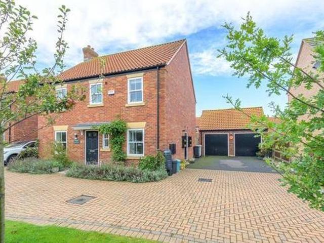 4 bedroom detached house for sale in Hazel Walk Alford LN13