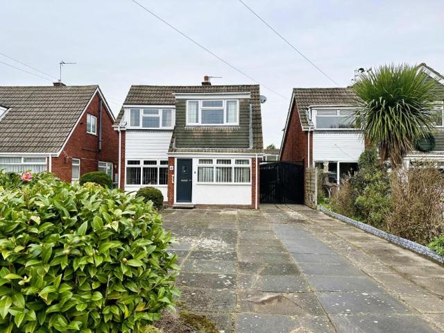 4 bedroom detached house for sale in Hazelhurst Close, Formby, L37