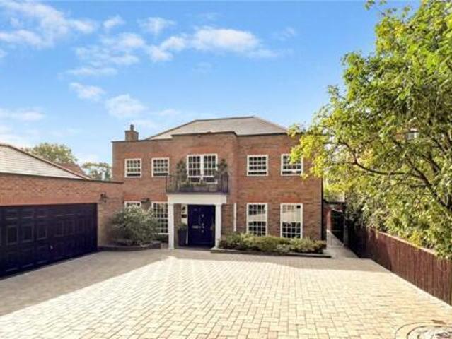 4 Bedroom Detached House For Sale In Hadley Common, Hertfordshire