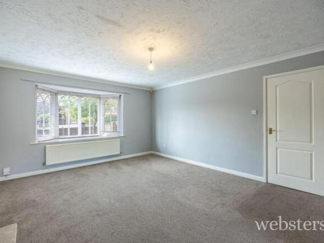 4 bedroom detached house for sale in Hadley Drive, Norwich, NR2