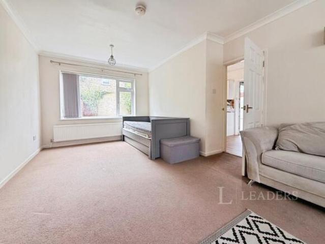 4 bedroom detached house for sale in Hadleigh Close, Bedford, Bedfordshire, MK41