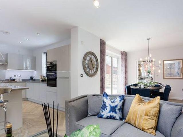 4 bedroom detached house for sale in Hailsham East Sussex BN27 BN27