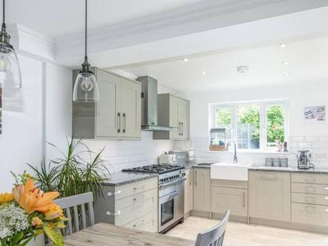 4 bedroom detached house for sale in Hale Close Melbourn SG8