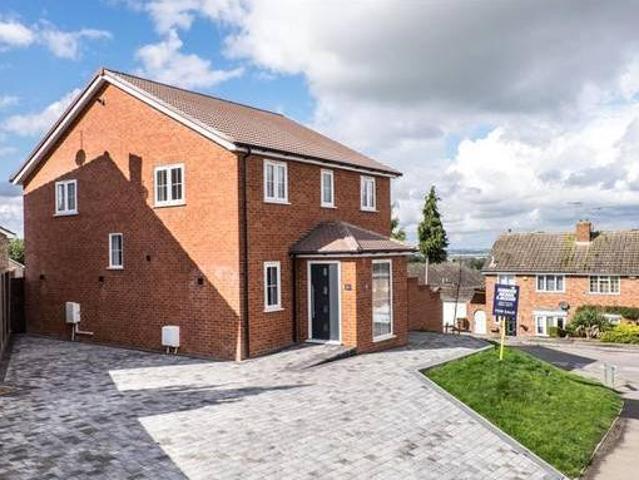 4 bedroom detached house for sale in Hale Road Cliffe Woods Rochester Kent ME3 ME3