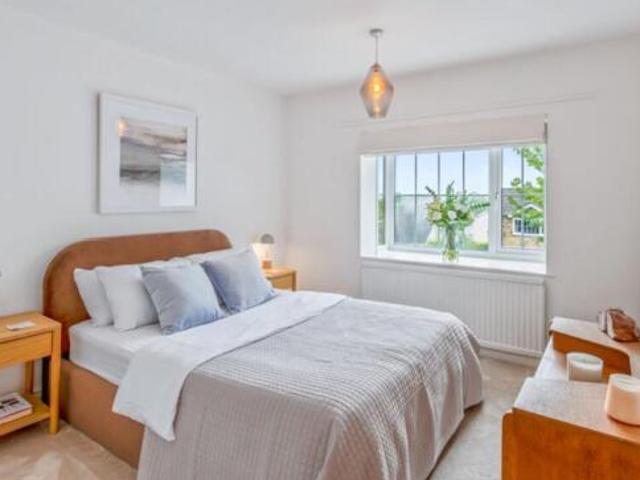 4 bedroom detached house for sale in Hall Rise, Bramhope, LS16