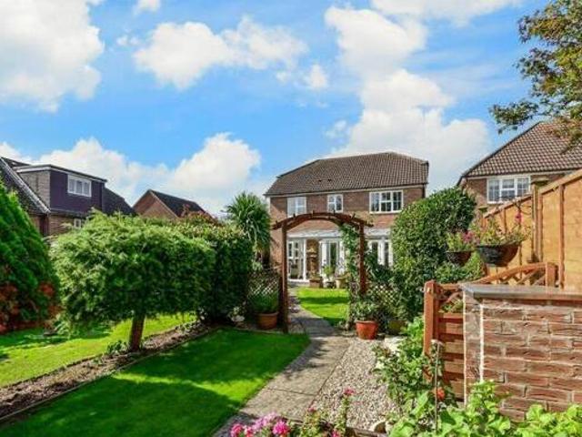 4 Bedroom Detached House For Sale In Hamstreet, Ashford
