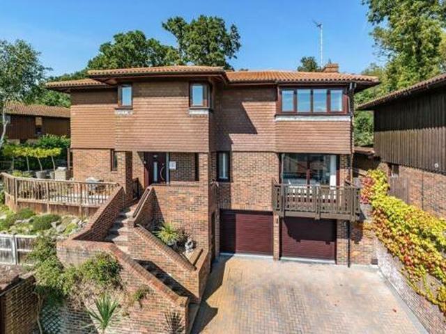 4 Bedroom Detached House For Sale In Hampshire