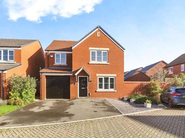 4 Bedroom Detached House For Sale In Hampton Gardens