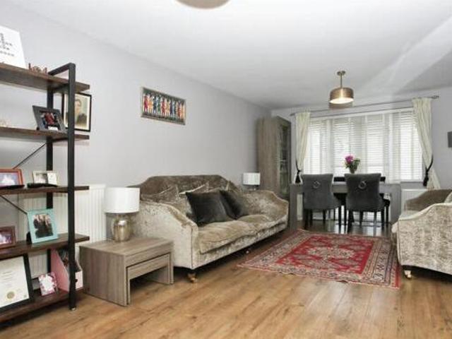 4 Bedroom Detached House For Sale In Hampton Hargate
