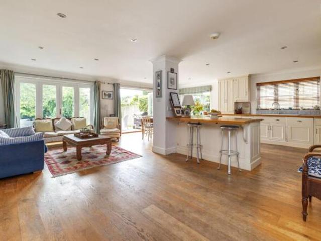 4 bedroom detached house for sale in Hampton Lane, Winchester, SO22