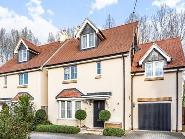 4 bedroom detached house for sale in Harding Way Marcham OX13