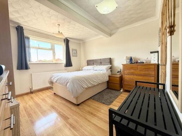 4 bedroom detached house for sale in Hardwick Green, Barton Hills, Luton, Bedfordshire, LU3 3XA, LU3