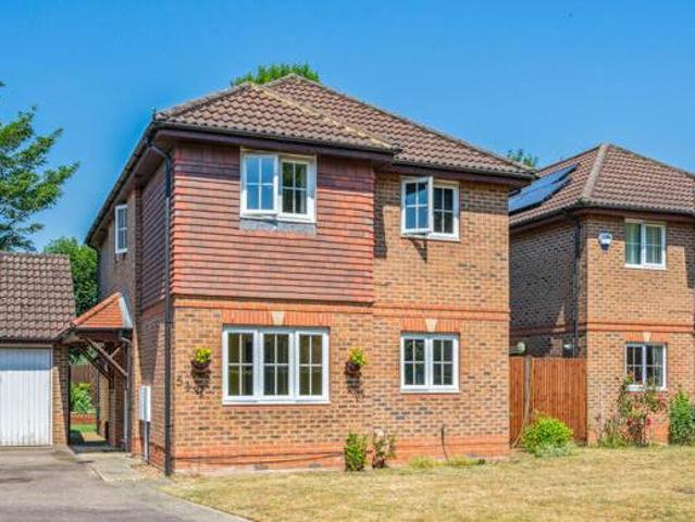4 Bedroom Detached House For Sale In Harefield