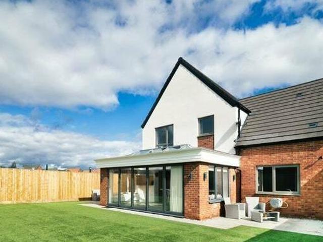 4 bedroom detached house for sale in Harker Close Hucknall Nottingham NG15 6XF NG15