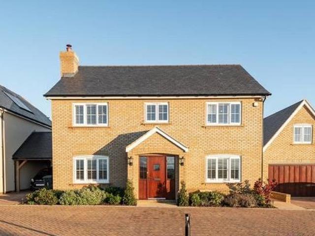 4 bedroom detached house for sale in Harriots Field Meppershall SG17 SG17