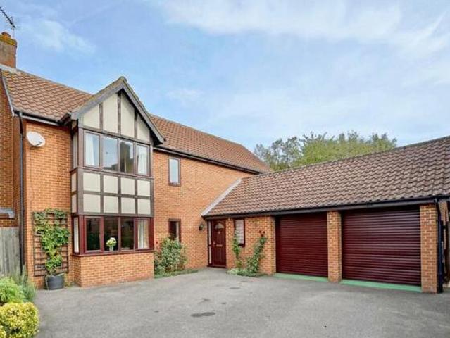 4 Bedroom Detached House For Sale In Hartford, Huntingdon