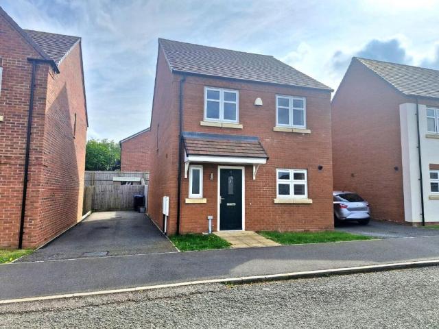 4 bedroom detached house for sale in Harvester Way, Buckingham Fields, Northampton NN4