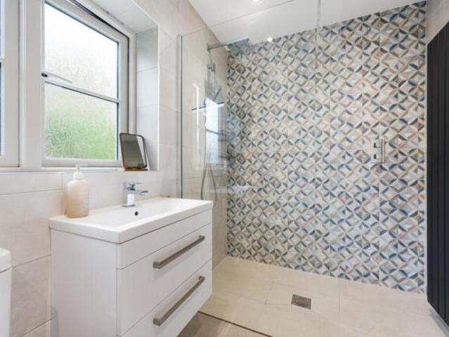 4 bedroom detached house for sale in Hetchell Court, Bardsey, Leeds, LS17
