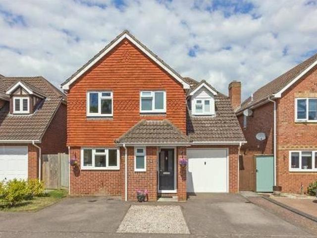 4 bedroom detached house for sale in Hever Place Sittingbourne Kent ME10