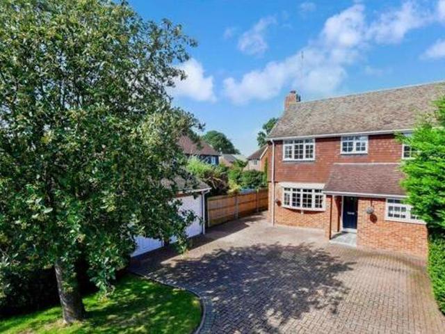 4 Bedroom Detached House For Sale In Headcorn, Ashford
