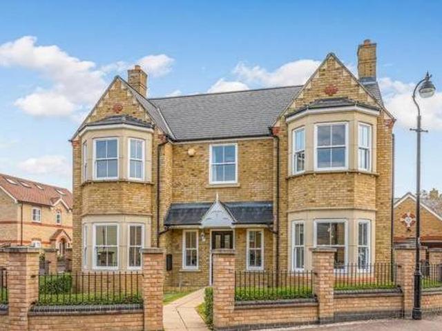 4 bedroom detached house for sale in Heathcliff Avenue Fairfield Herts SG5 4EY SG5