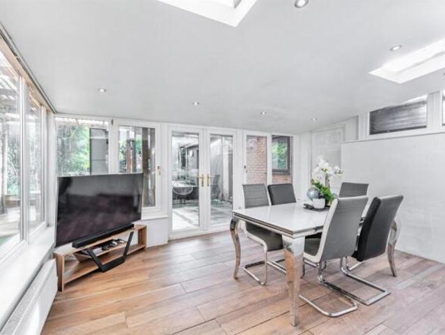 4 bedroom detached house for sale in Hedgeway, Northampton, NN4