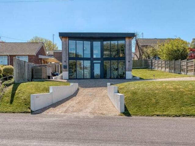 4 bedroom detached house for sale in Hellesdon Road, Hellesdon, NR6