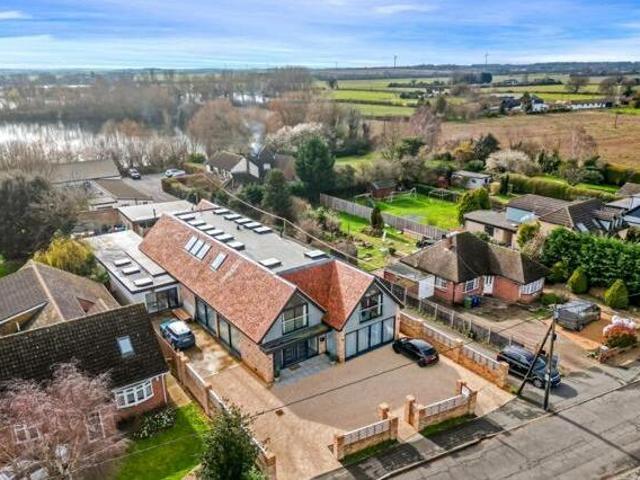 4 Bedroom Detached House For Sale In Hemingford Grey, Huntingdon