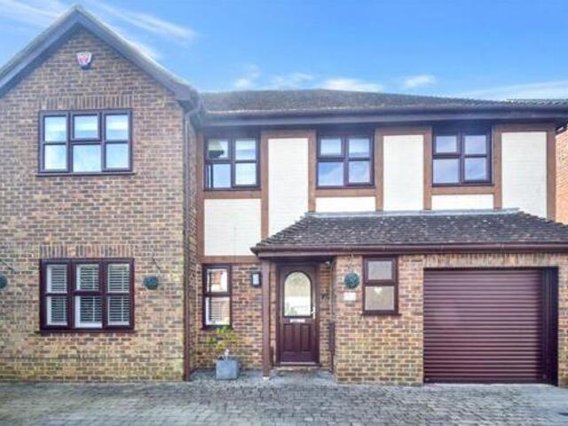 4 Bedroom Detached House For Sale In Hempstead, Gillingham