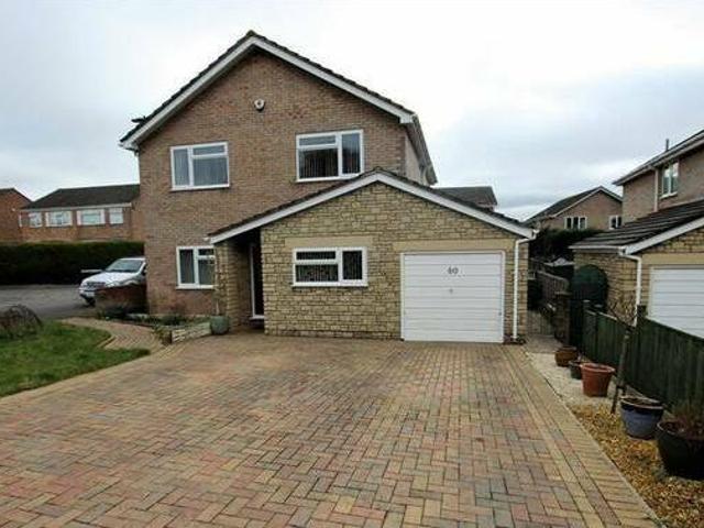4 bedroom detached house for sale in Hencliffe Way Hanham Bristol BS15