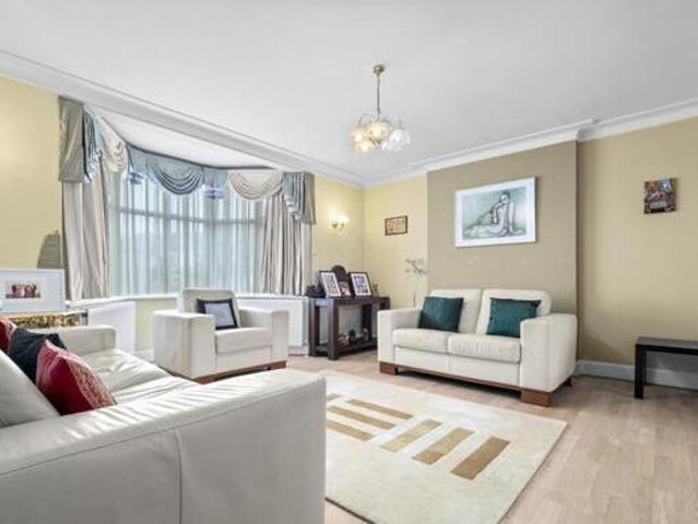 4 Bedroom Detached House For Sale In Hendon