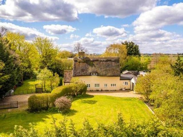 4 Bedroom Detached House For Sale In Henlow, Bedfordshire