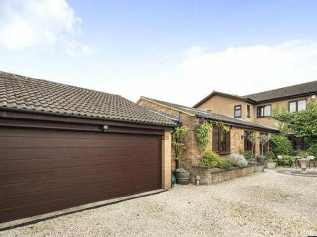 4 Bedroom Detached House For Sale In Henlow, Bedfordshire