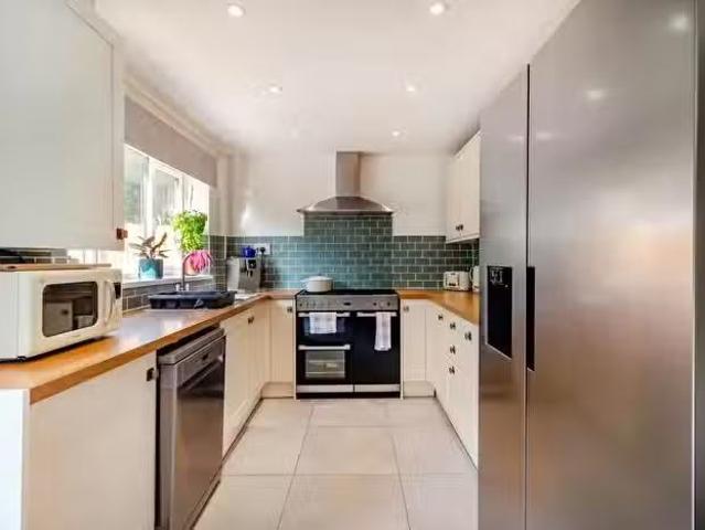 4 Bedroom Detached House For Sale In Heritage Park, St Mellons.
