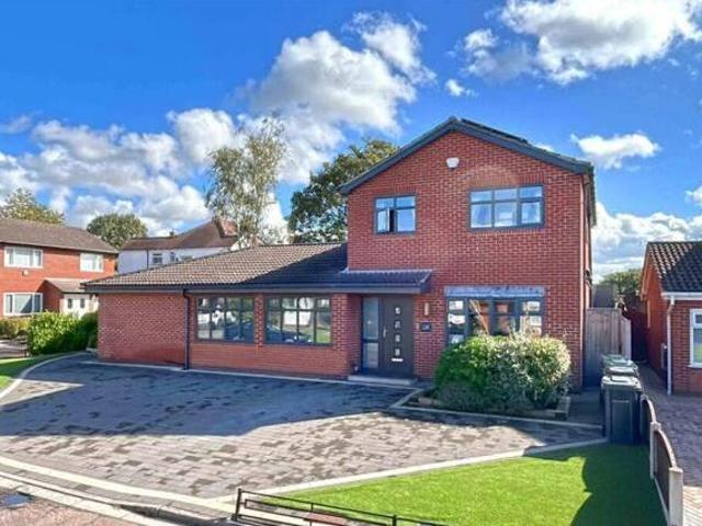4 Bedroom Detached House For Sale In Hesketh Park, Southport