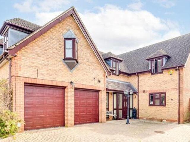 4 Bedroom Detached House For Sale In Hitchin, Bedfordshire