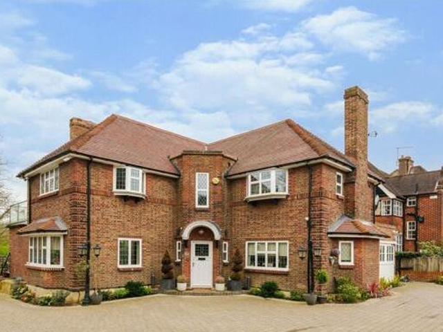 4 Bedroom Detached House For Sale In High Barnet, Hertfordshire