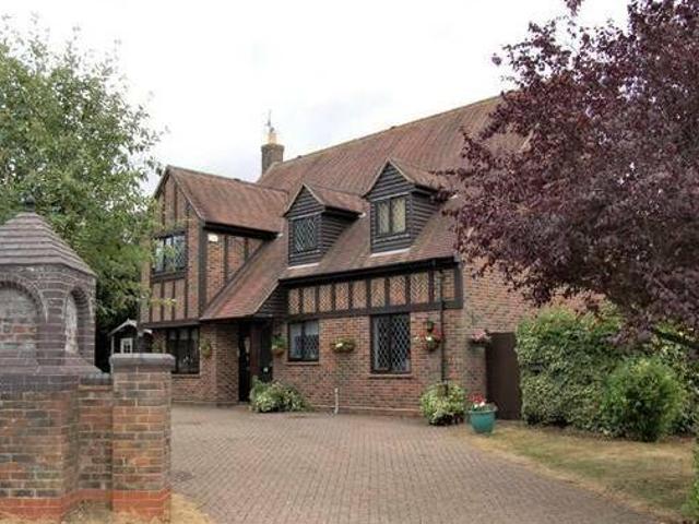 4 bedroom detached house for sale in High Meadow Dunmow Essex CM6