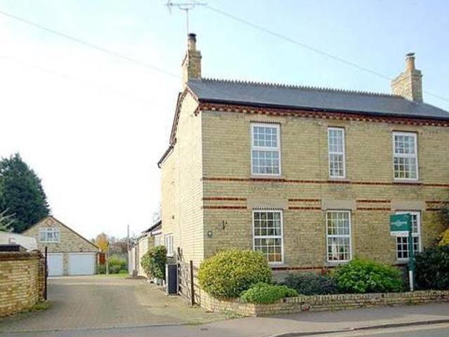 4 bedroom detached house for sale in High Street Henlow SG16 SG16