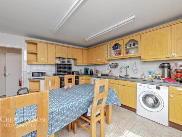 4 bedroom detached house for sale in High Street, Leagrave, LU4