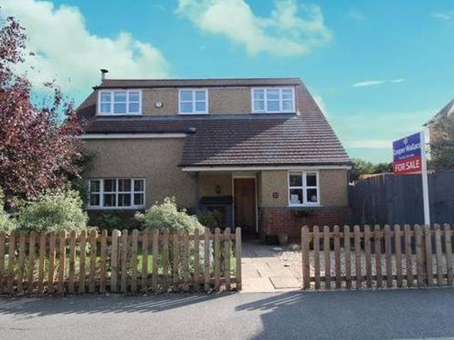 4 bedroom detached house for sale in High Street Meppershall SG17 SG17