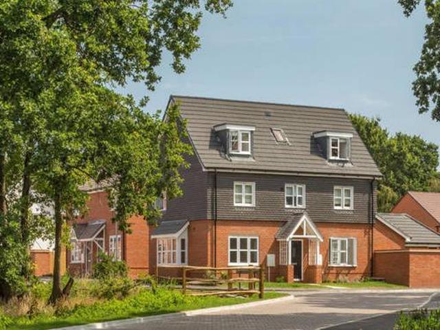 4 bedroom detached house for sale in High street Sandhurst Berkshire GU47 8EE GU47