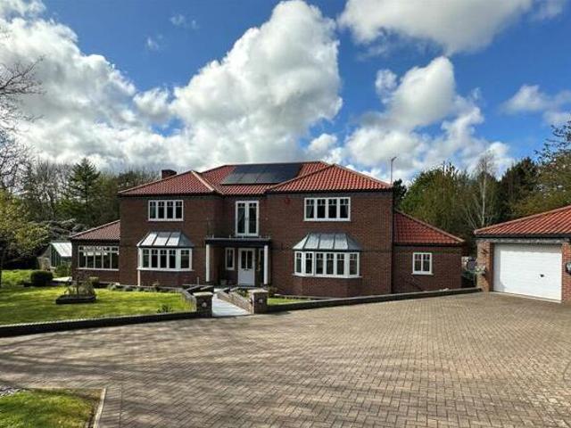 4 Bedroom Detached House For Sale In High Street, Scalby
