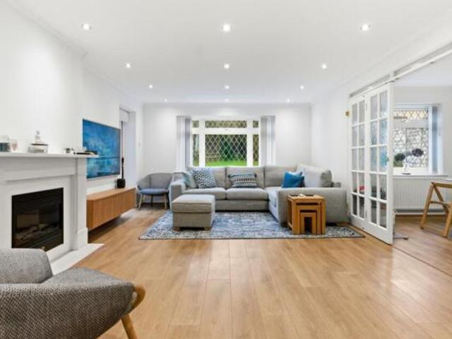 4 bedroom detached house for sale in Highview Gardens, St. Albans, Hertfordshire, AL4
