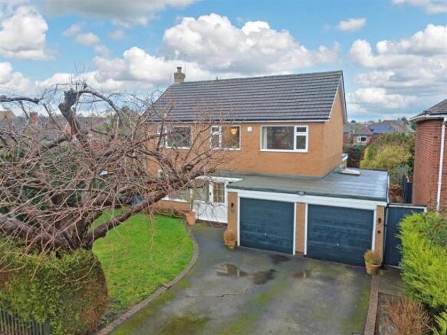 4 bedroom detached house for sale in Hilary Close, Wollaton, Nottingham, NG8