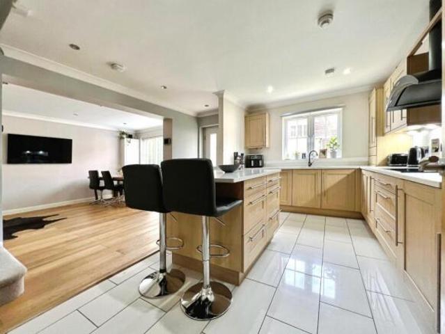 4 bedroom detached house for sale in Hill Cottage Gardens, West End, SO18